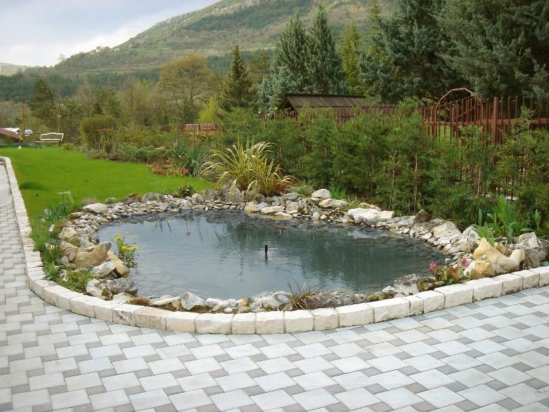 Vrt tvrtke u Buzetu - vrtno jezero